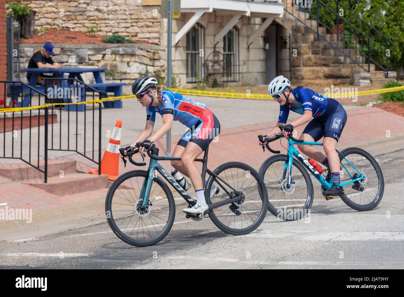 Women’s Category 1, 2, 3, and Pro bicycle race at the 2022 Snake Alley ...