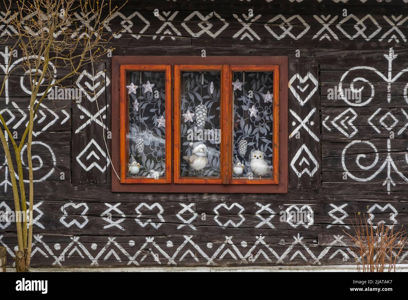 Painted folk house, UNESCO village Cicmany in Slovakia Stock Photo - Alamy