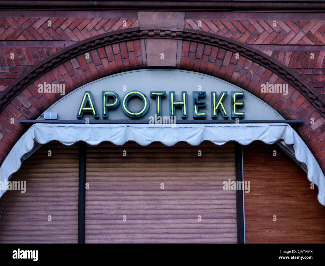 Pharmacy neon sign hi-res stock photography and images - Alamy