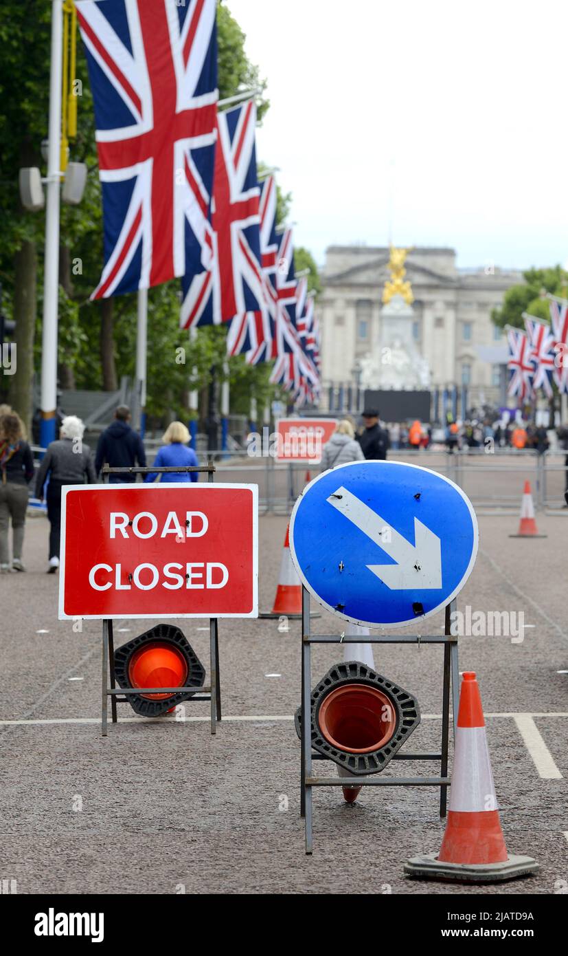 London, England, UK. Road Closed signs in the Mall as preparations are ...