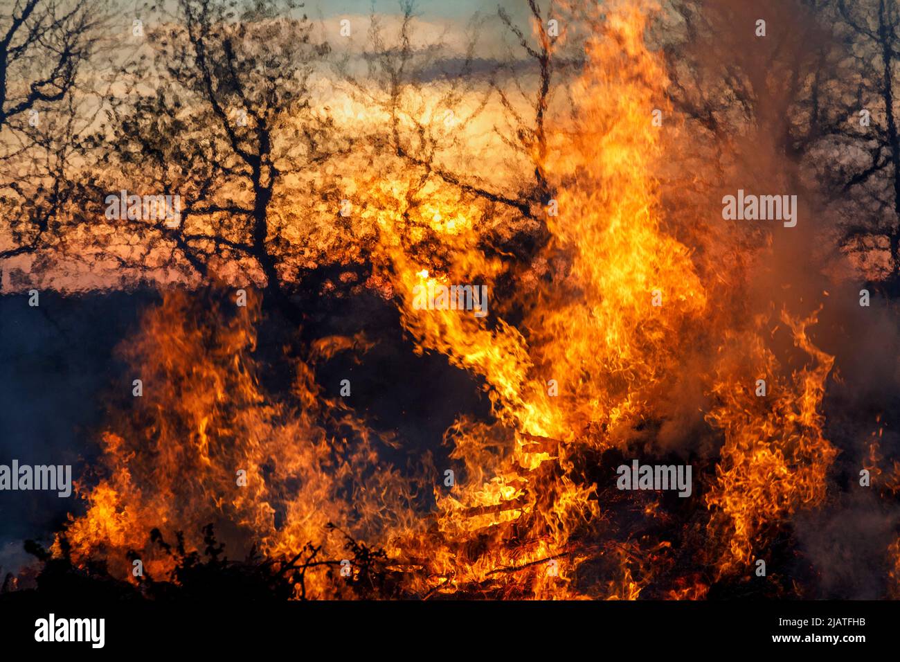 Sea of flames from a major fire Stock Photo - Alamy