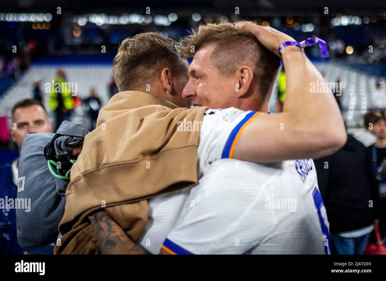 Toni Kroos (Real) mit seinem Bruder Felix FC Liverpool - Real Madrid ...