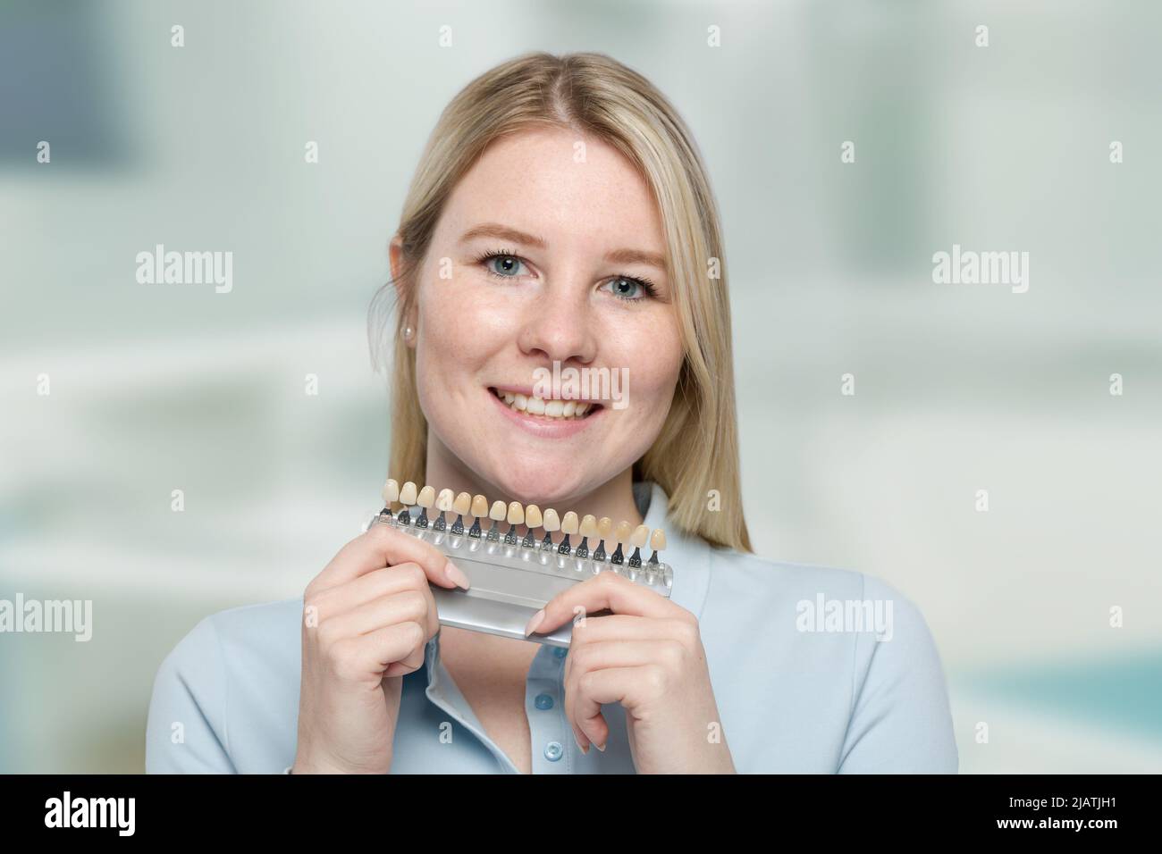 Woman presenting white cosmetic hi-res stock photography and images - Alamy