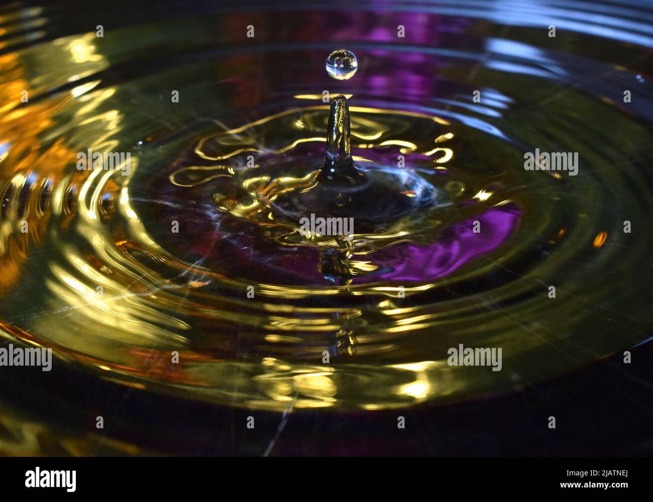 Macro water droplet art hi-res stock photography and images - Alamy