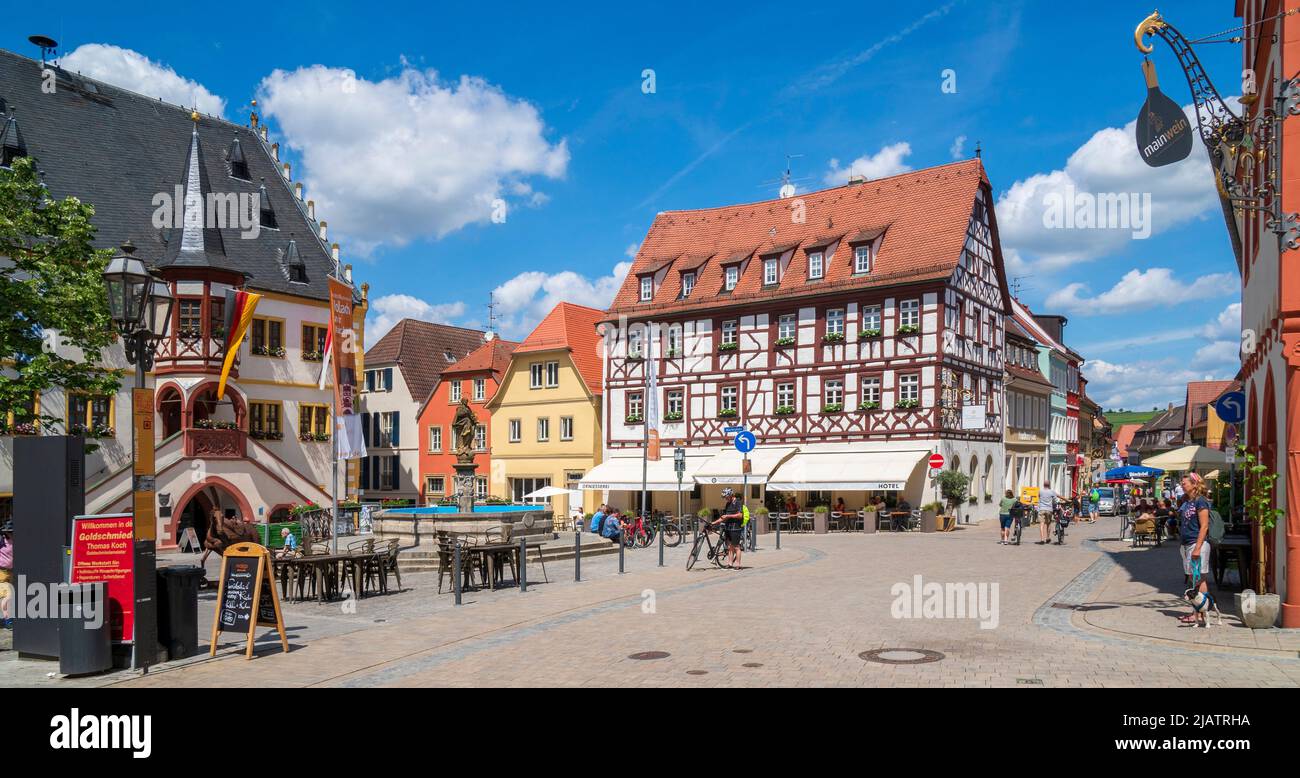 Rathaus am marktplatz in der altstadt hi-res stock photography and ...