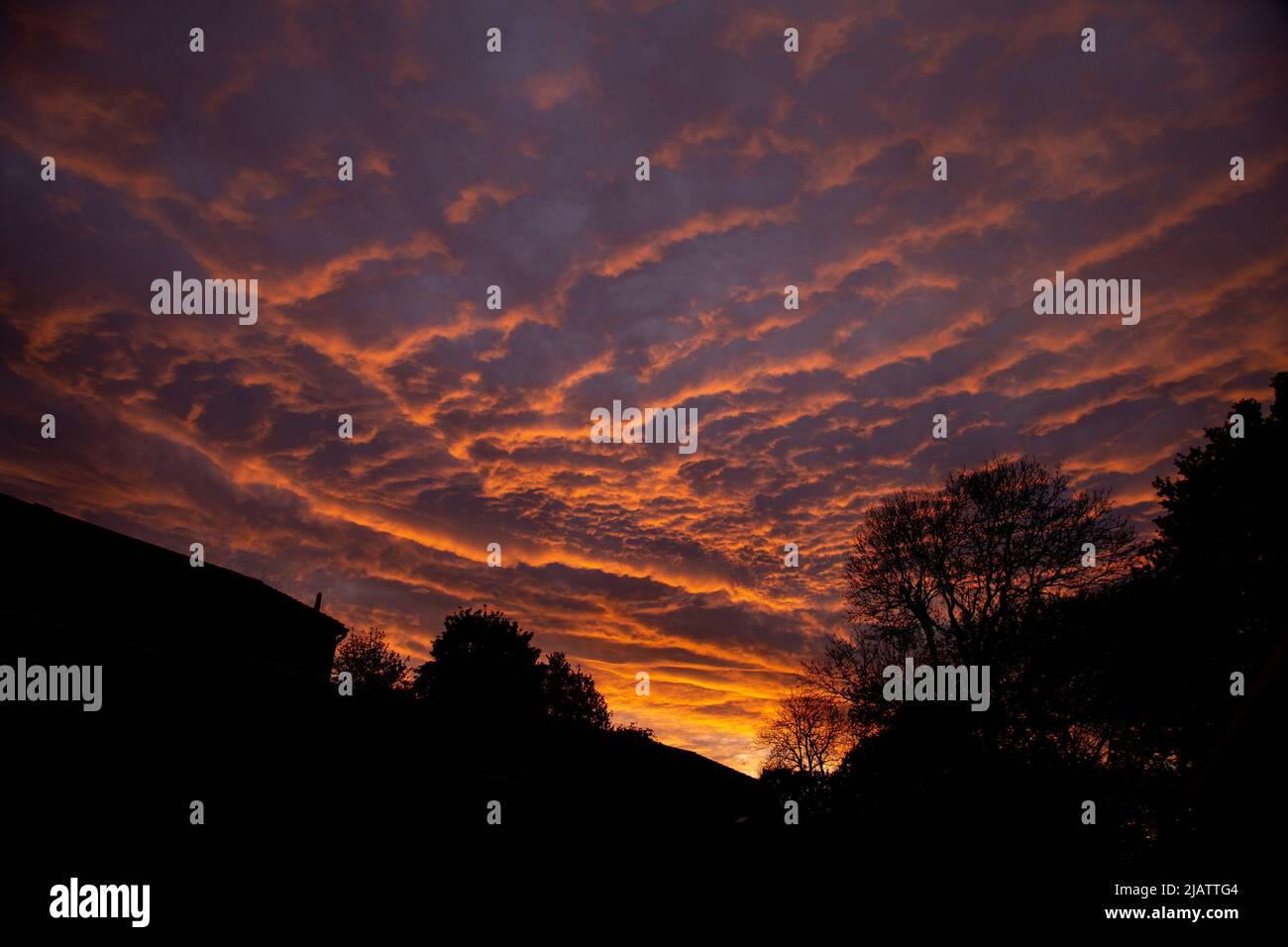 Mackerel sky with copy space hi-res stock photography and images - Alamy