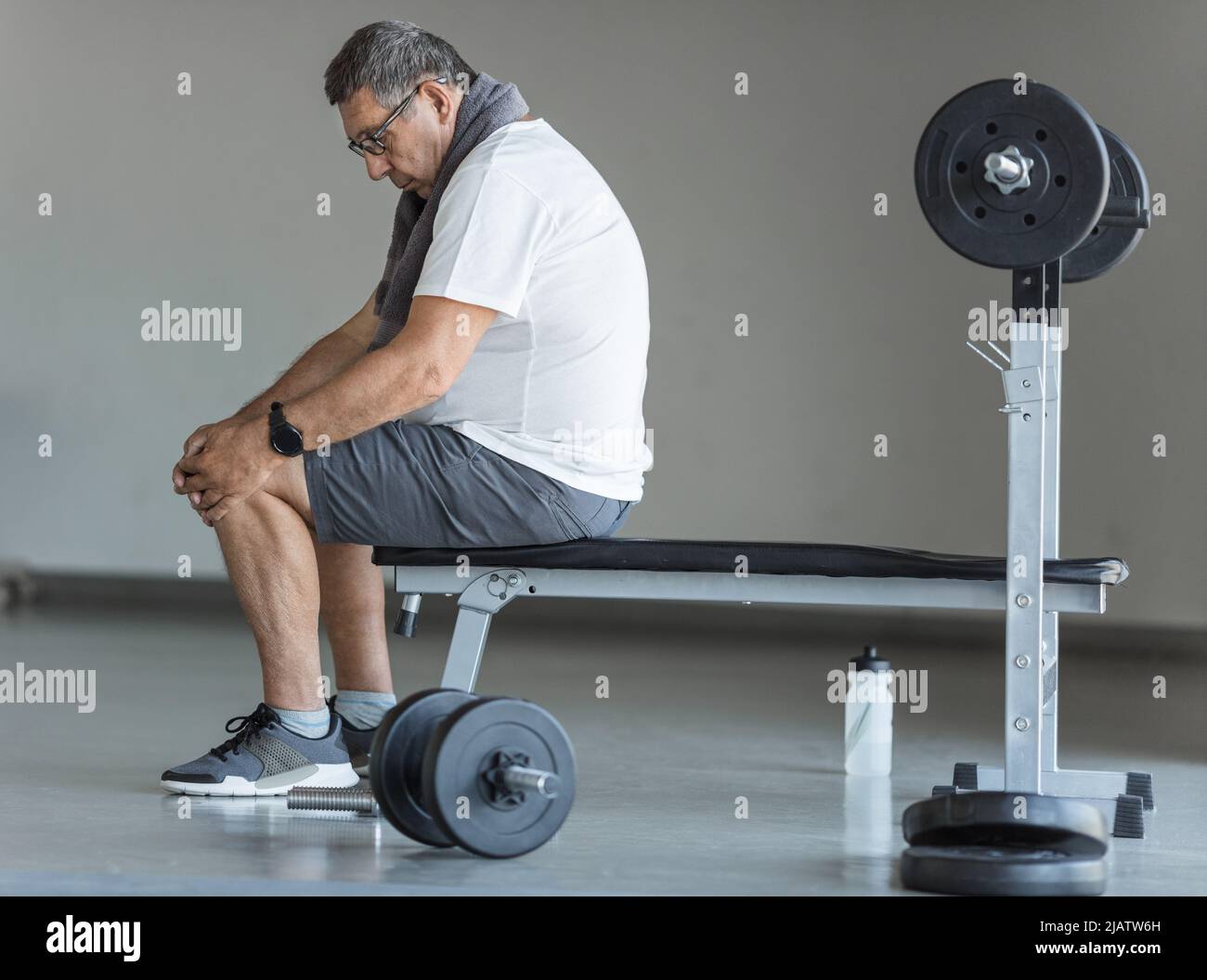 Gym sport injury pain hi-res stock photography and images - Alamy