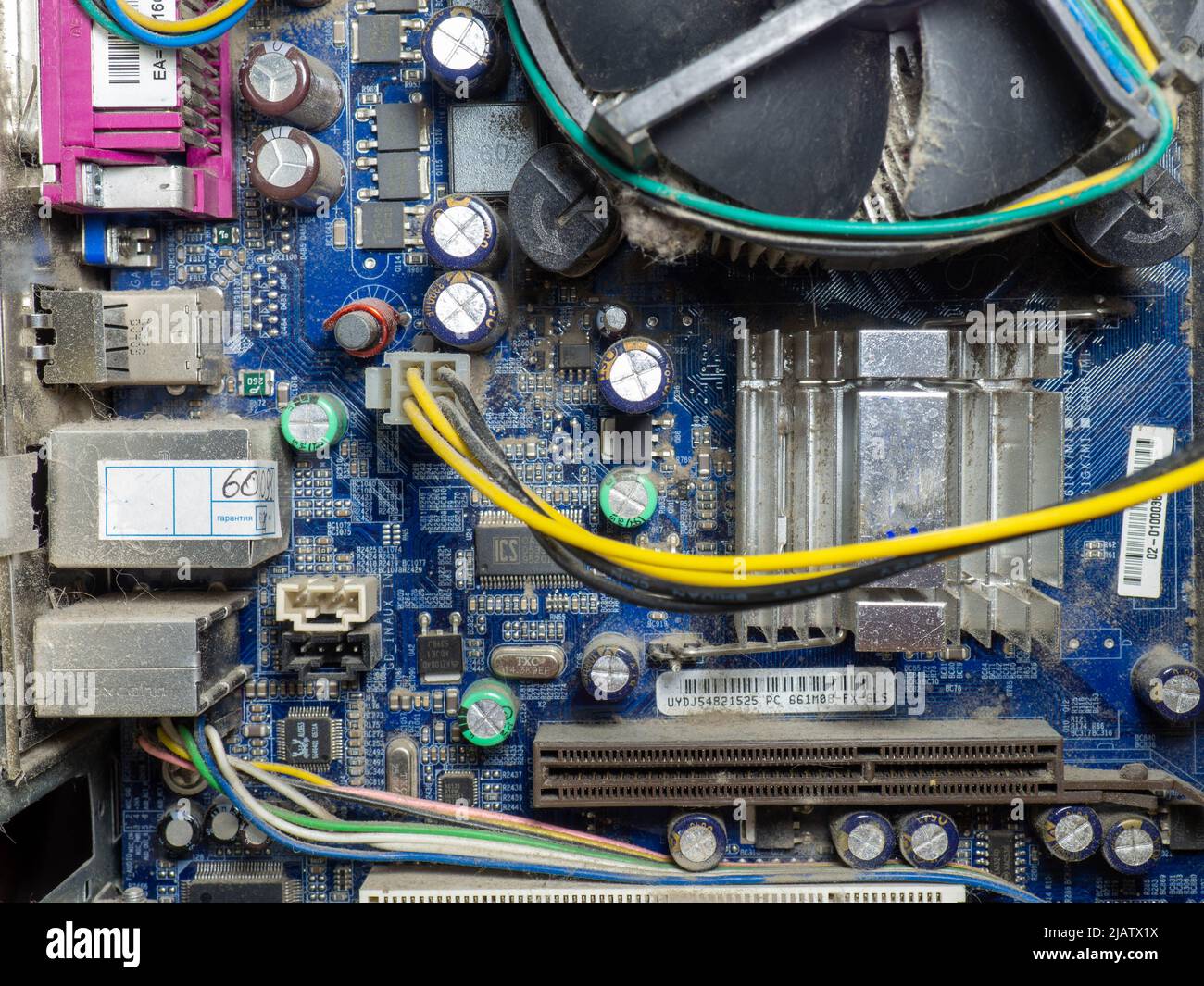 Opened old computer. The stuffing of an old computer is in the dust ...