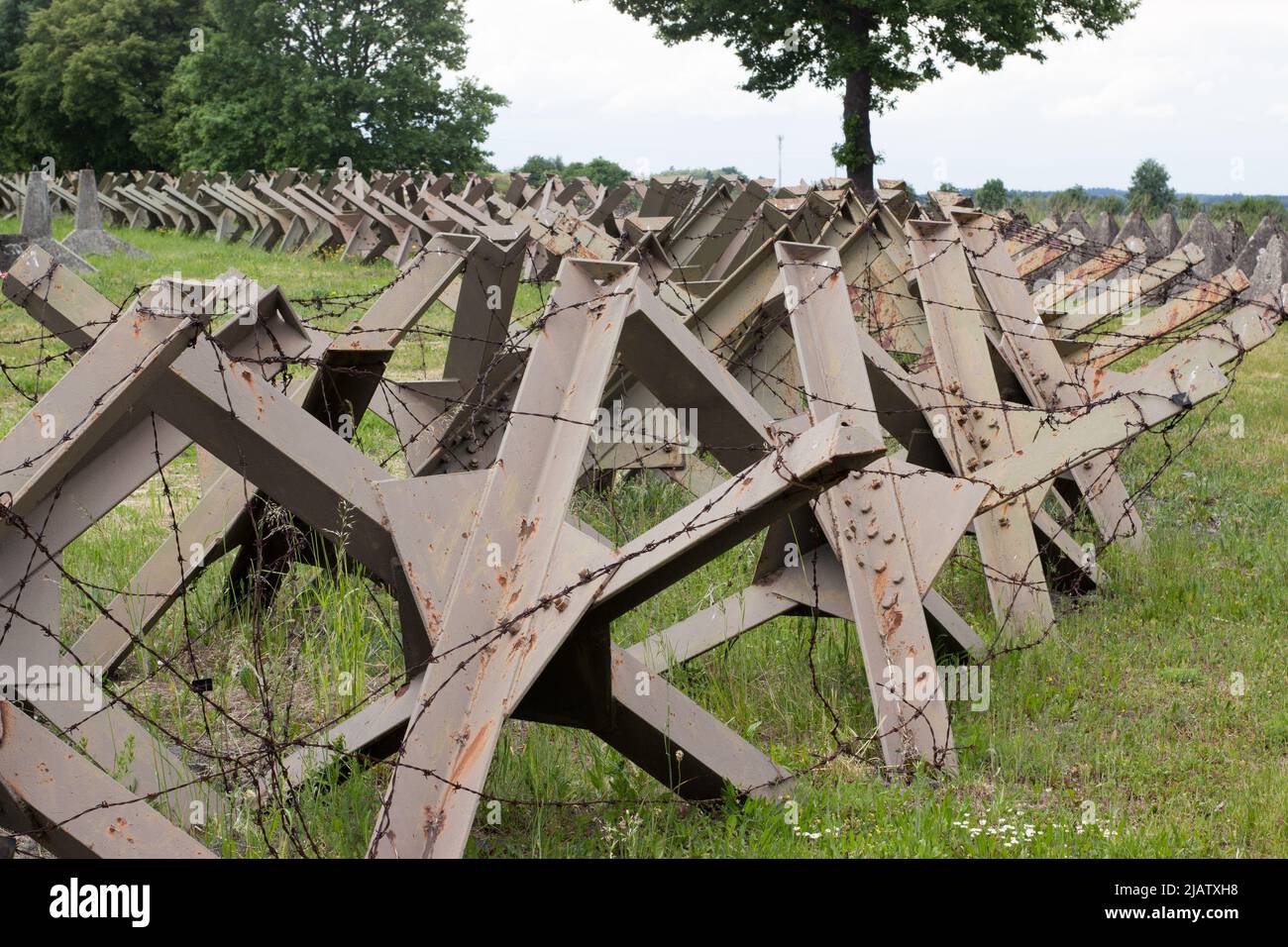 Hedgehod anti-tank barrier with rusty barbed wire Stock Photo - Alamy
