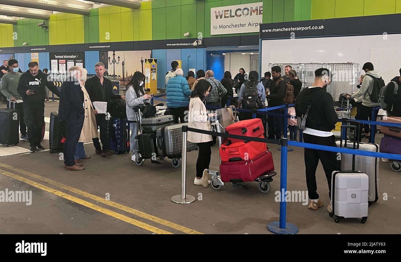 Manchester airport terminal outside hi-res stock photography and images ...