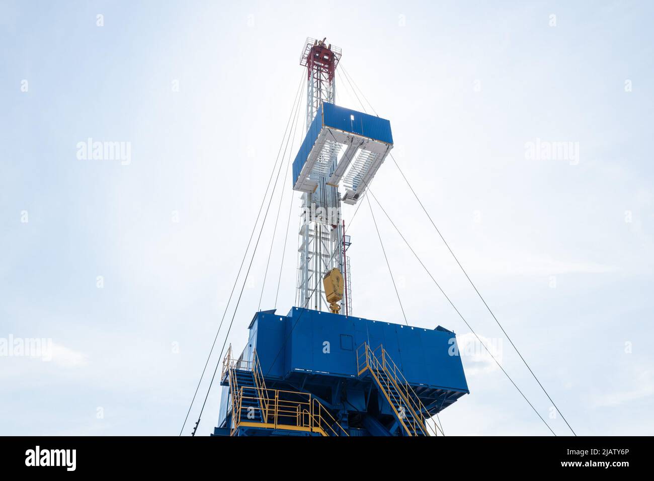 Mobile drilling rig close-up. Drilling and servicing oil and gas wells ...