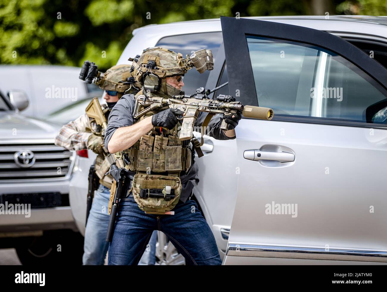 2022-06-01 11:02:37 ROTTERDAM - Soldiers from the Netherlands Maritime ...