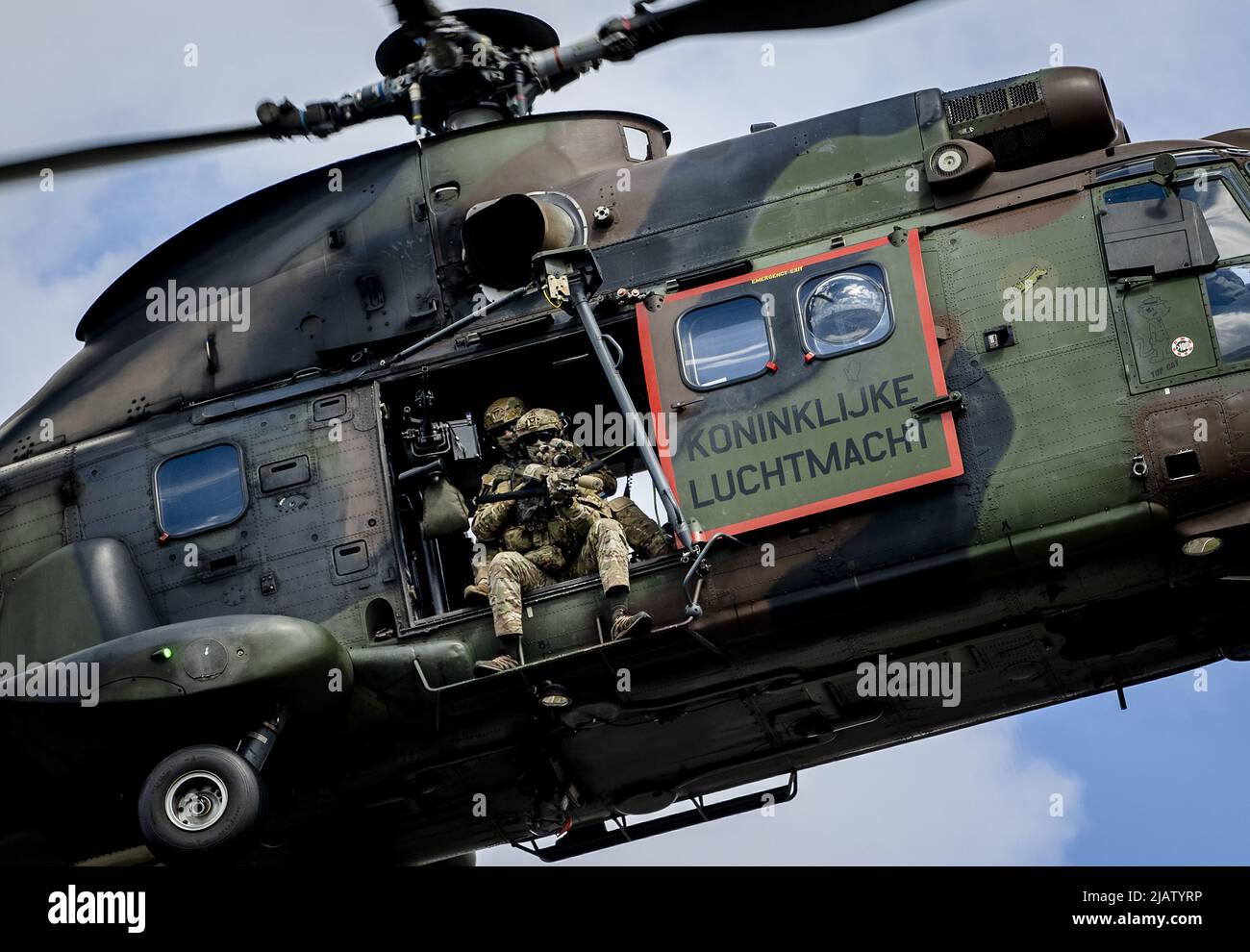 2022-06-01 11:03:35 ROTTERDAM - Soldiers from the Netherlands Maritime ...