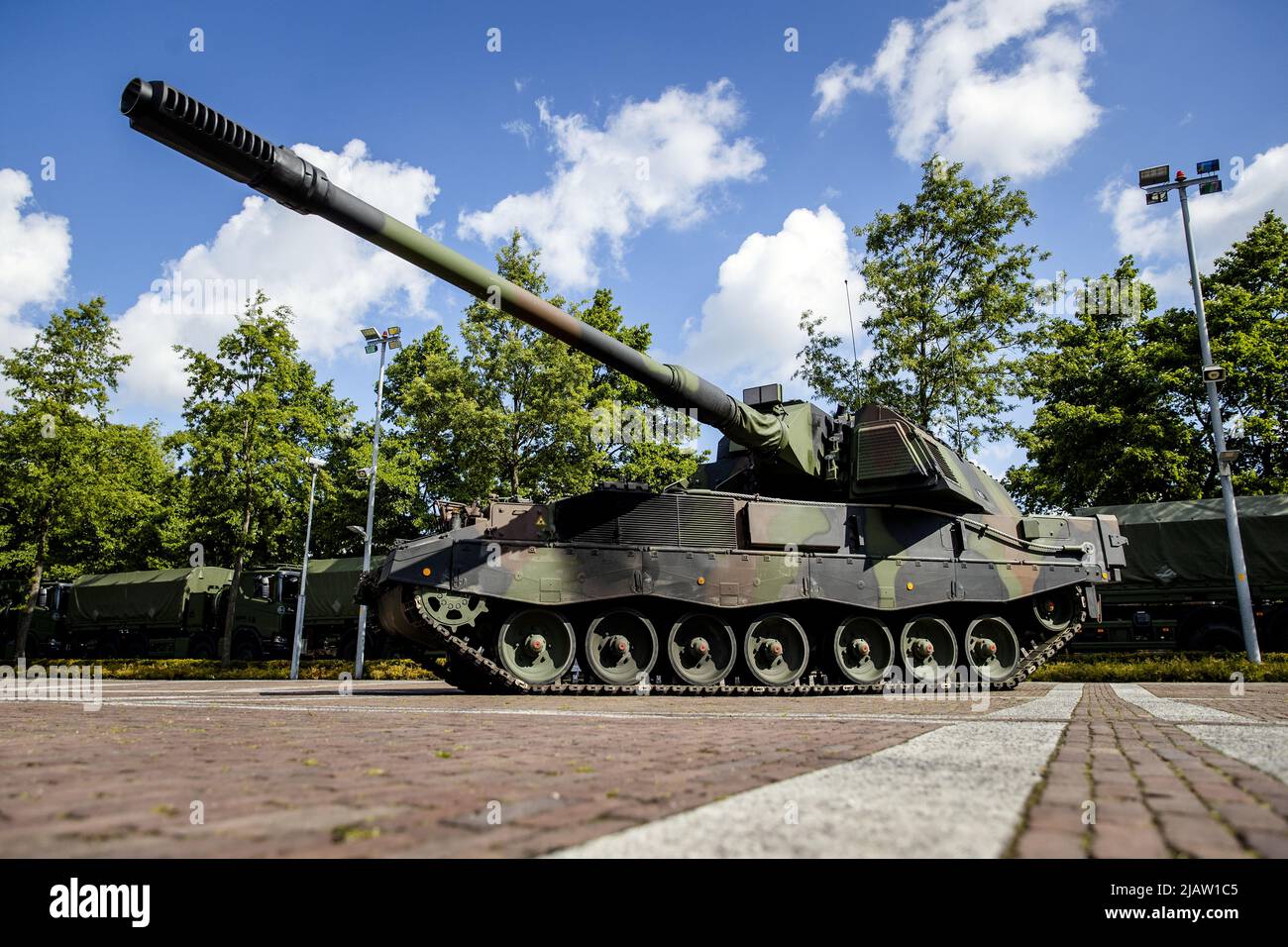 2022-06-01 10:15:32 ROTTERDAM - An armored howitzer during the ...