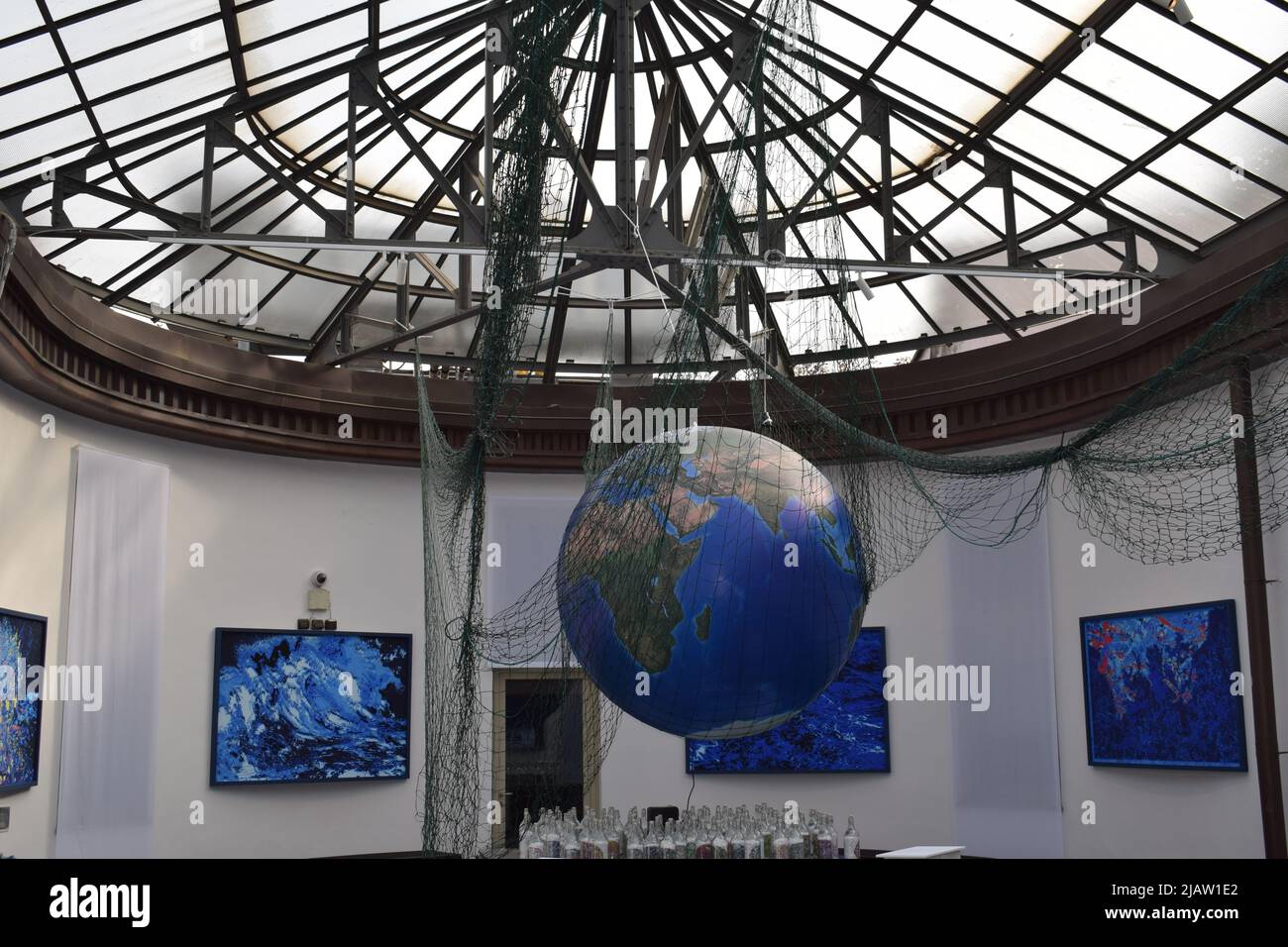 Art museum globe of Earth, statue, skylight, climate, green ...