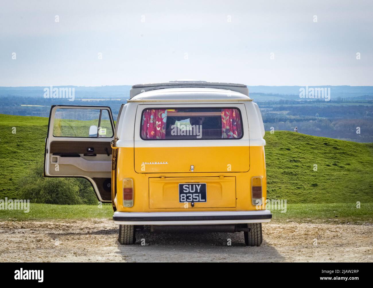 Van overlooking rolling hills Stock Photo - Alamy