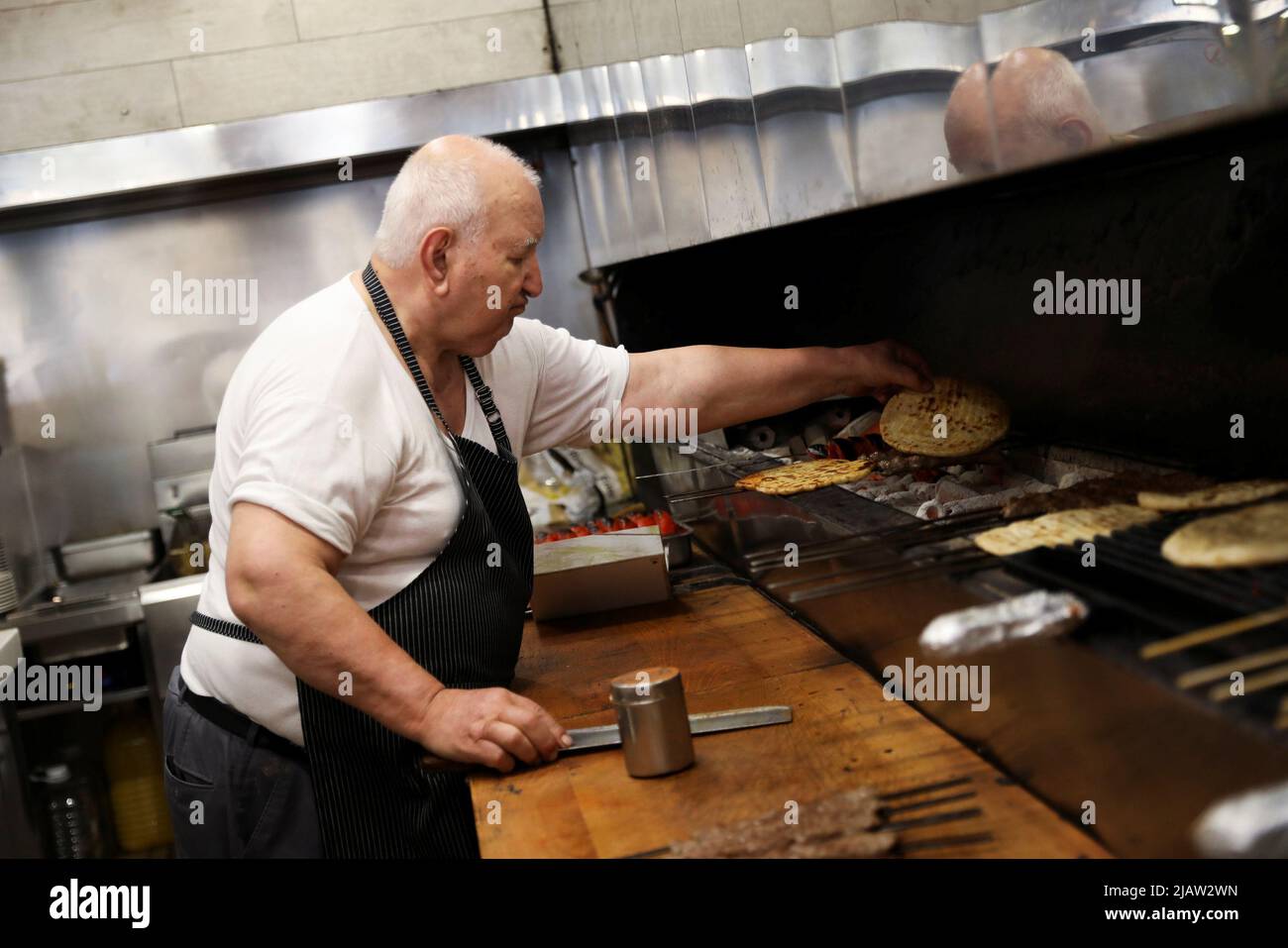 Thanasis restaurant hi-res stock photography and images - Alamy