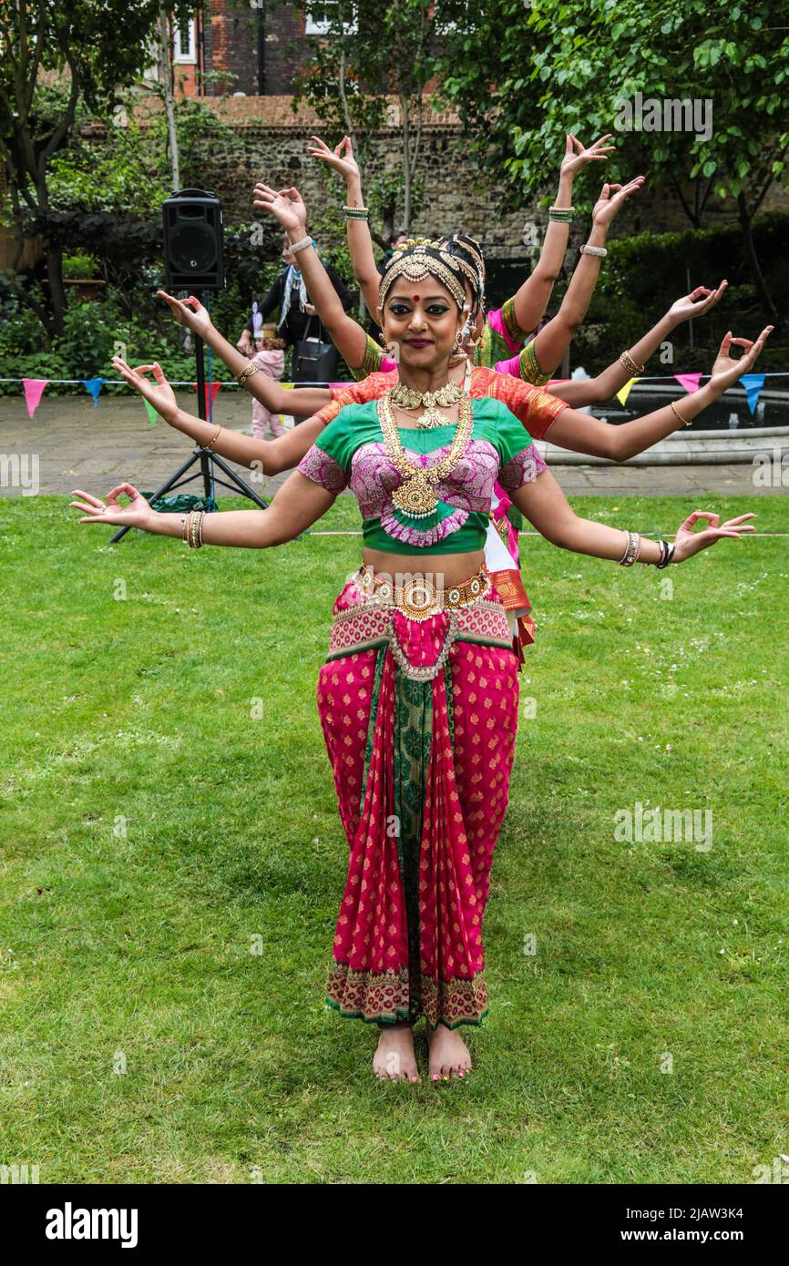 Queens jubilee indian dance hi-res stock photography and images - Alamy