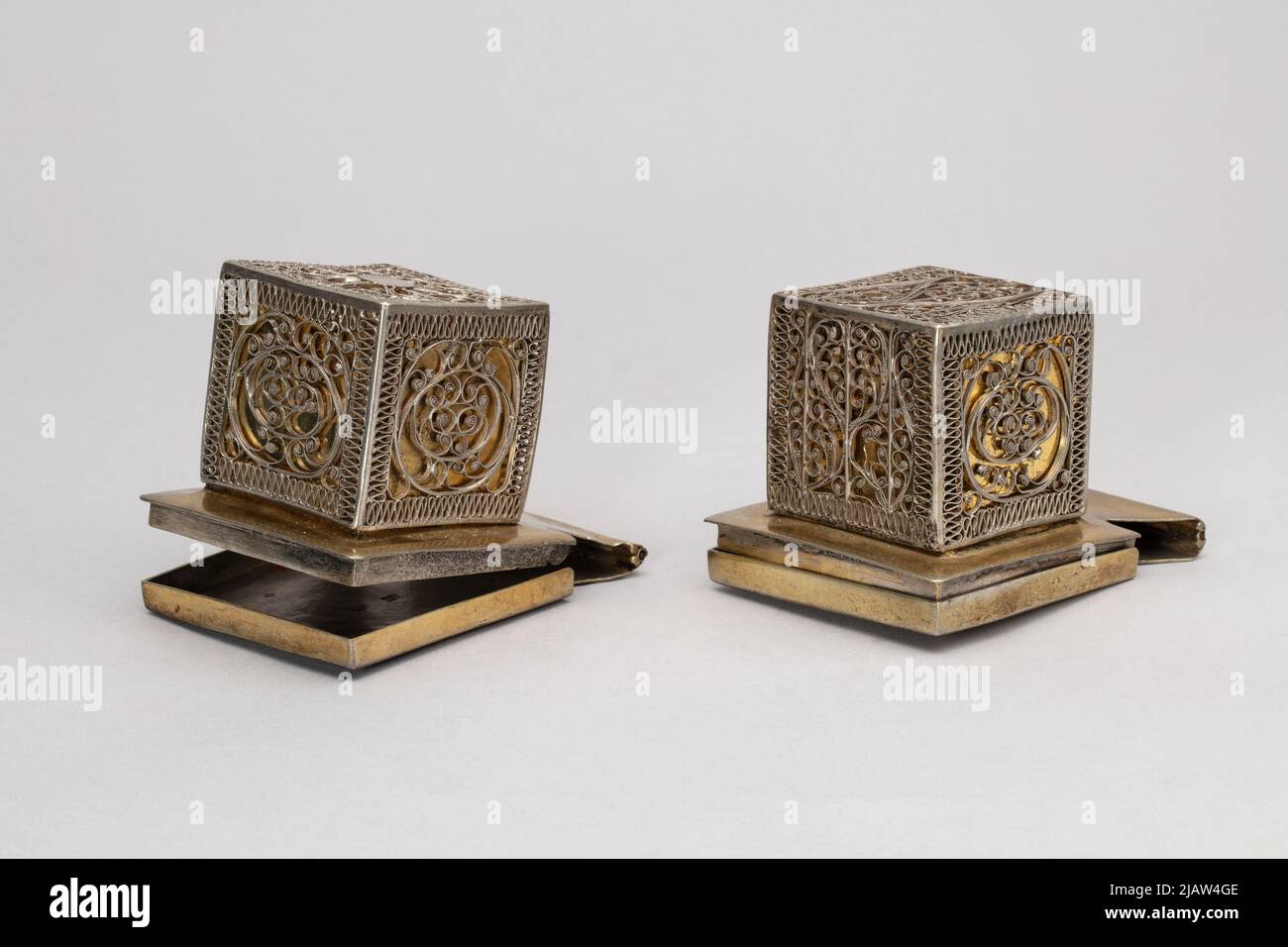 Tefilin hi-res stock photography and images - Alamy