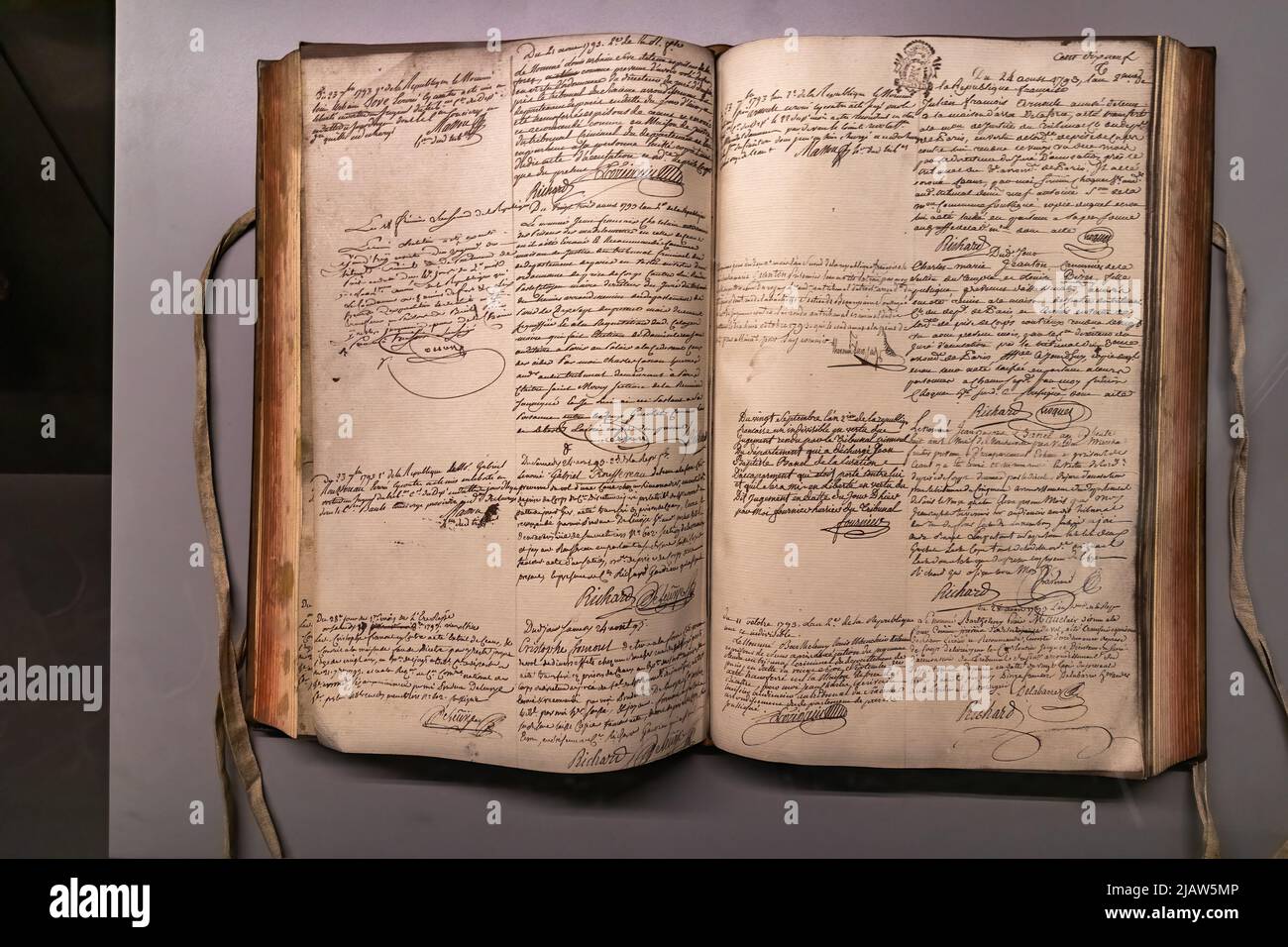 Medieval manuscript france hi-res stock photography and images - Alamy