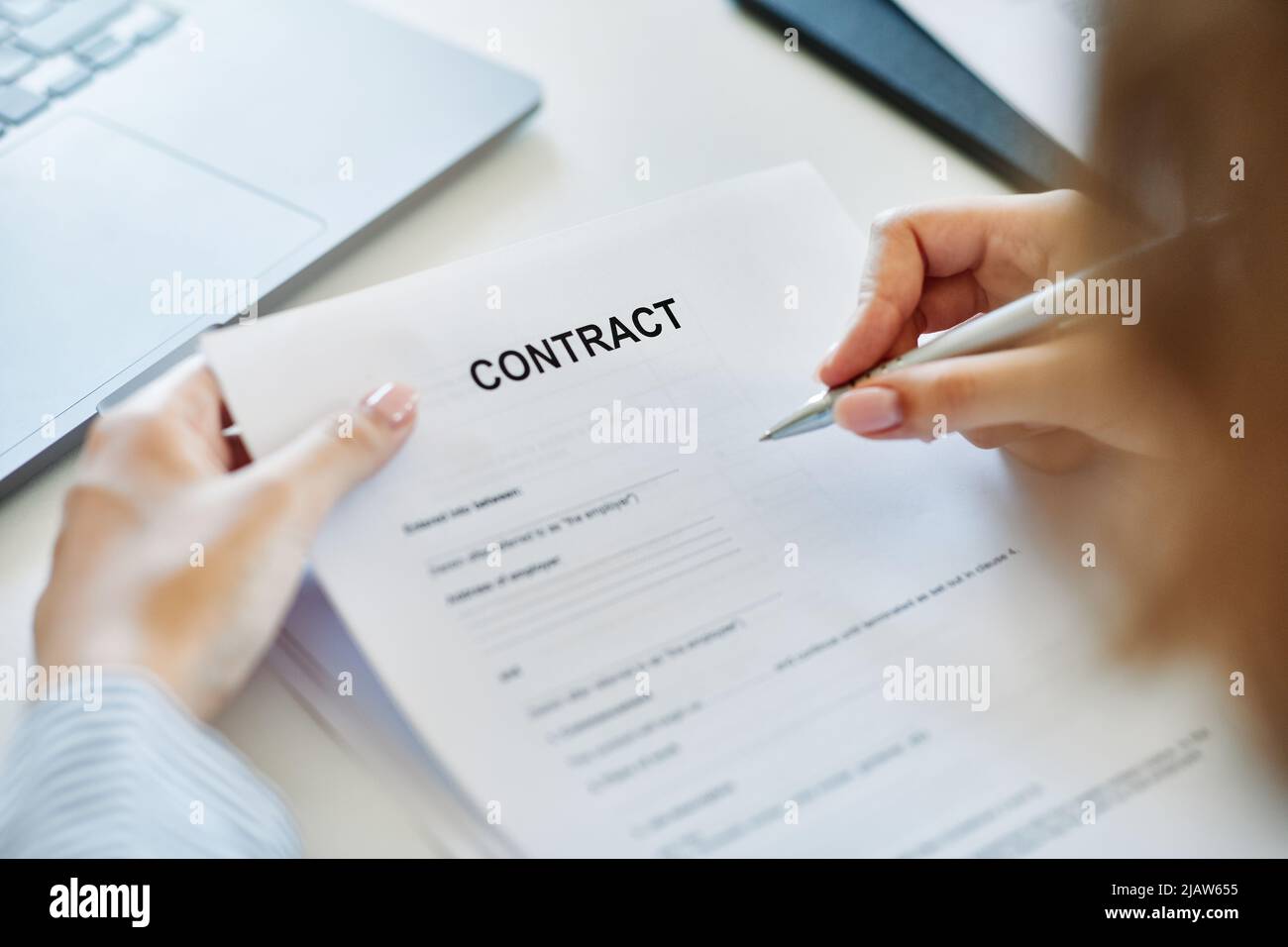 Office contract business hi-res stock photography and images - Alamy