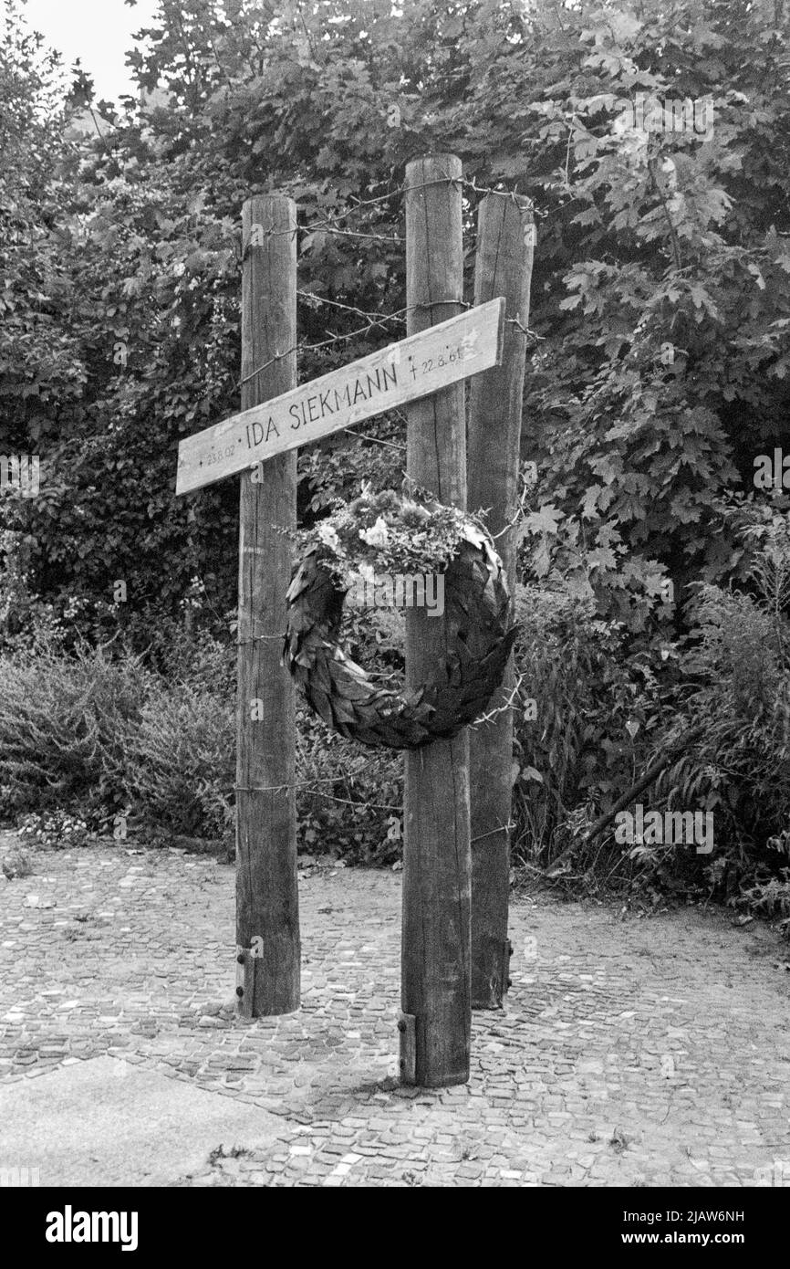 Bernauer strasse Black and White Stock Photos & Images - Alamy