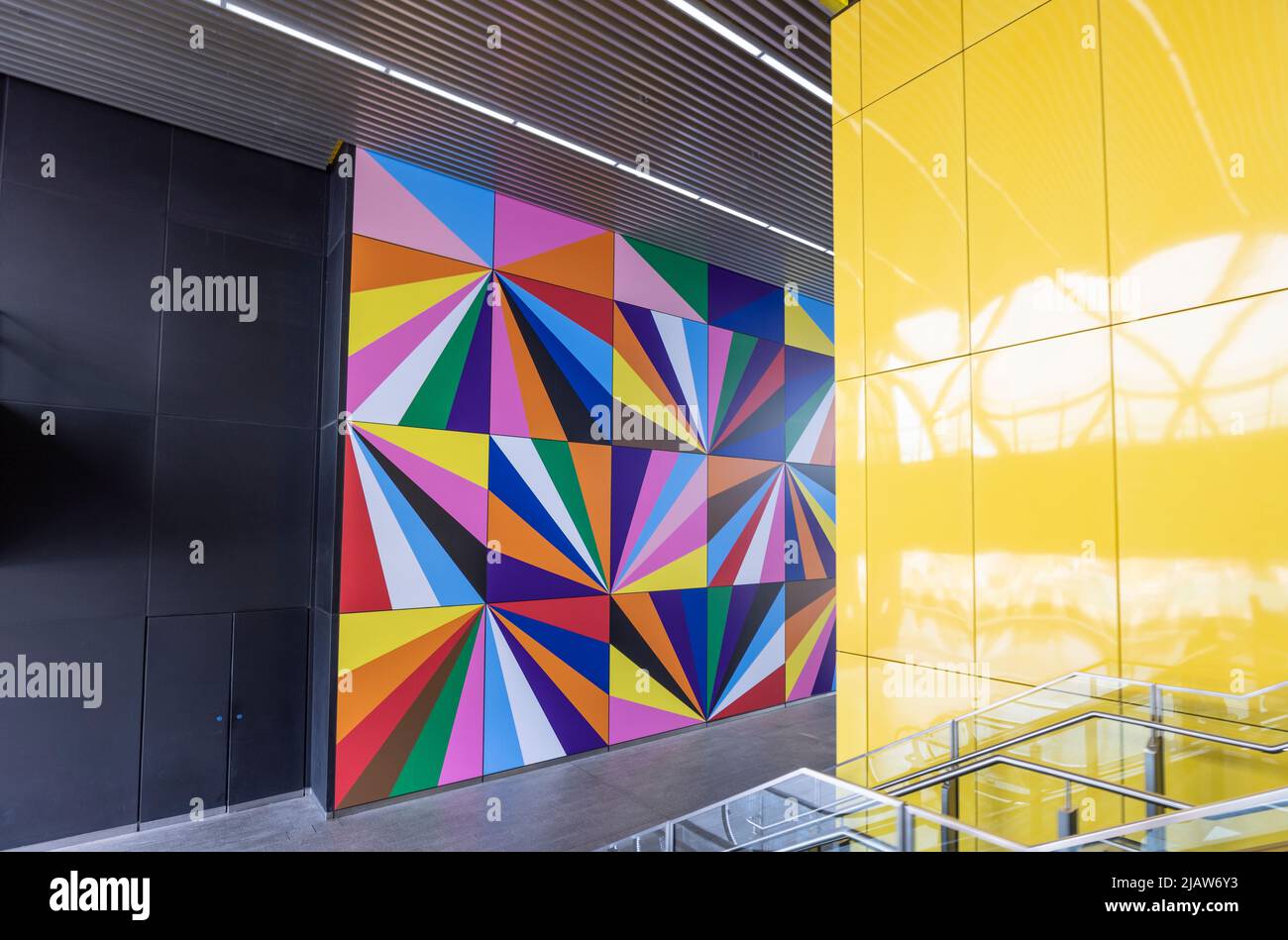Art in Crossrail Place Elizabeth Line Canary Wharf underground (subway ...