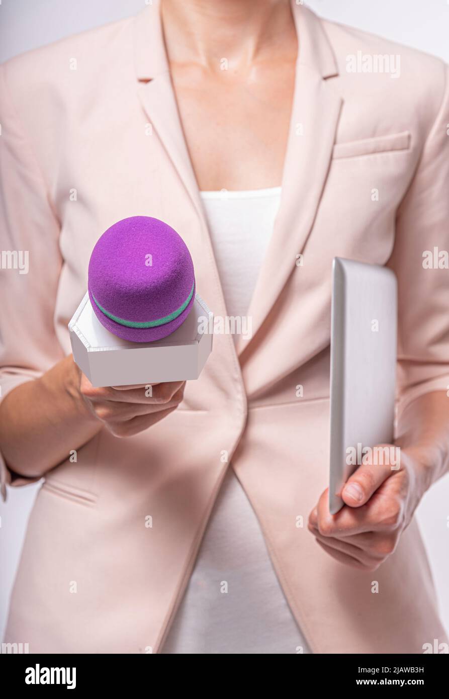 Reporter microphone hi-res stock photography and images - Alamy