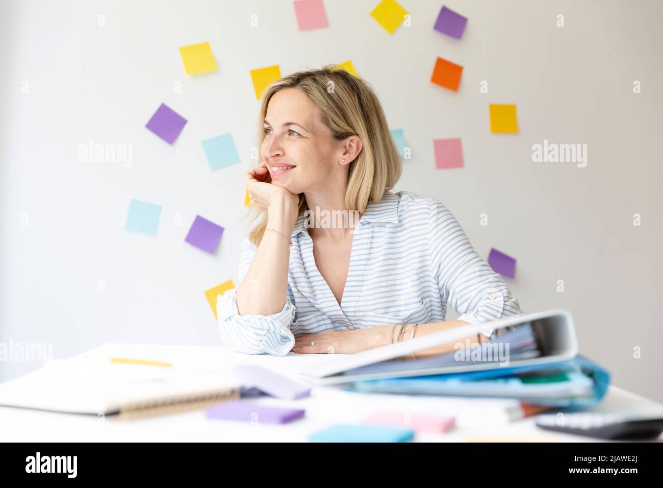 Portrait of pretty young blonde woman with beautiful laugh sitting at ...