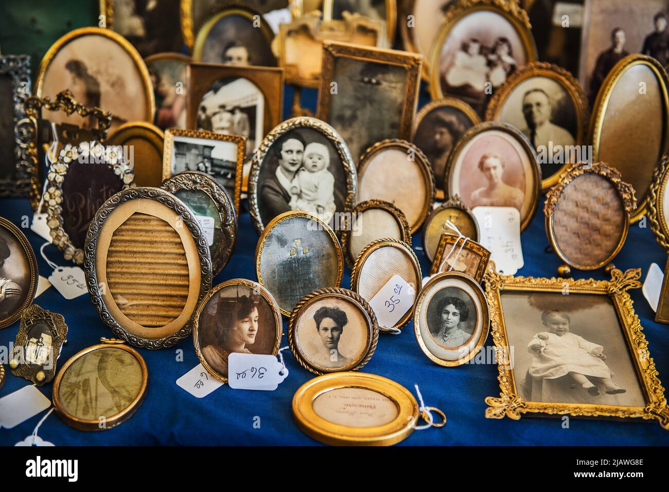 Photos frames hi-res stock photography and images - Alamy