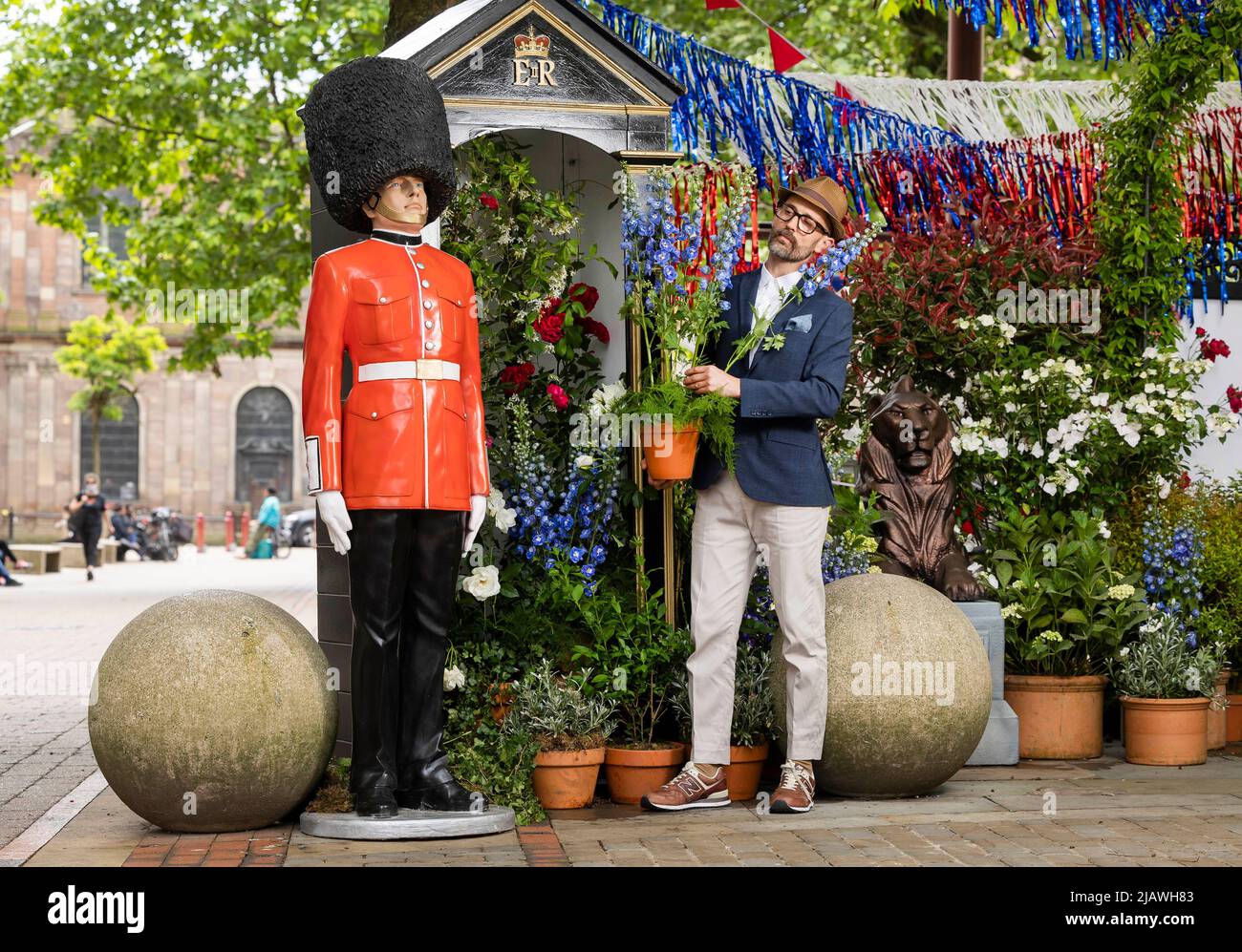 EDITORIAL USE ONLY Florist David Jayet-Laraffe of Frog Flowers puts the ...