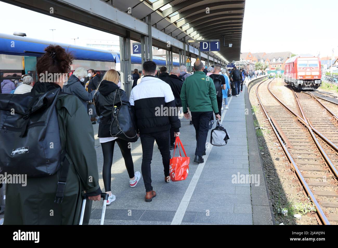 Westerland, Germany. 01st June, 2022. Travelers arrive at Westerland ...