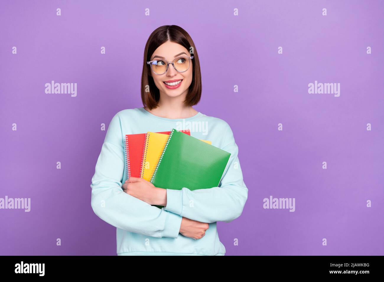 Photo portrait girl keeping book looking copyspace wearing glasses ...