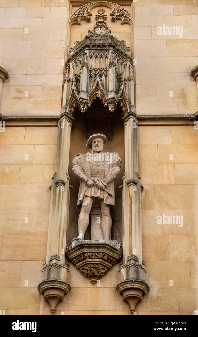 Statue of King Henry VIII on the facade of King's College, a ...