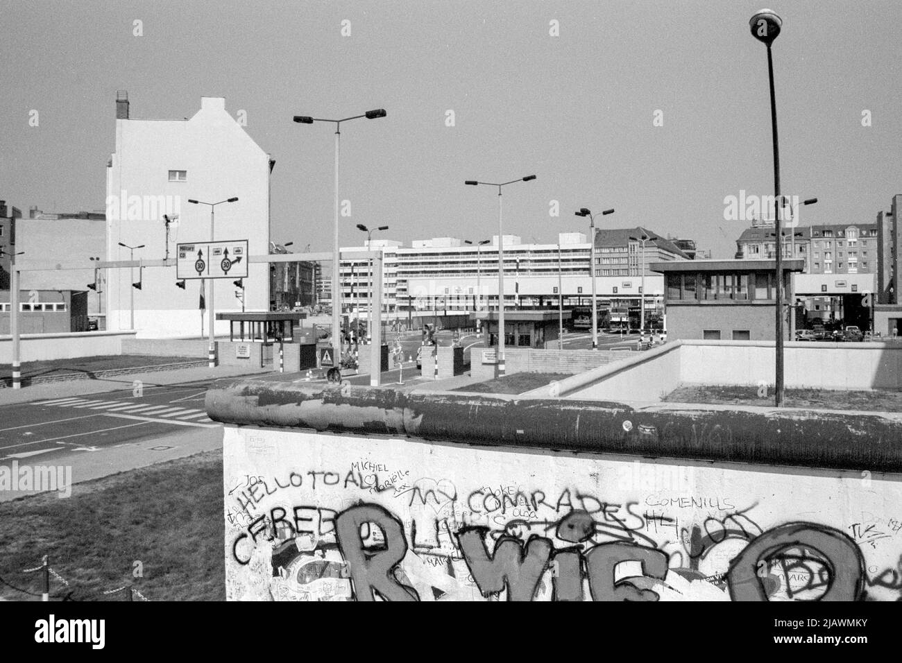 Checkpoint Charlie in 1989 Stock Photo - Alamy