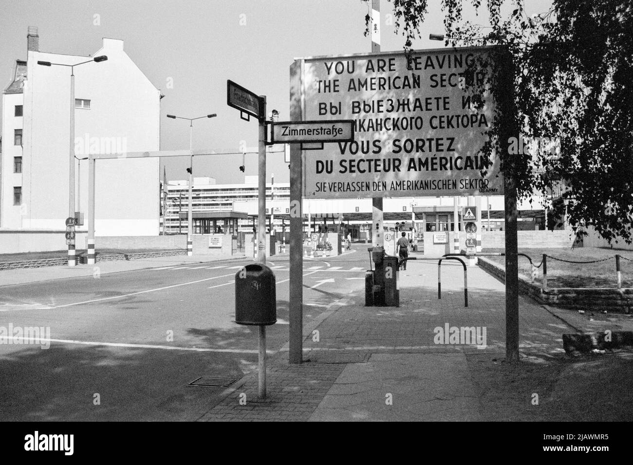 Checkpoint Charlie in 1989 Stock Photo - Alamy