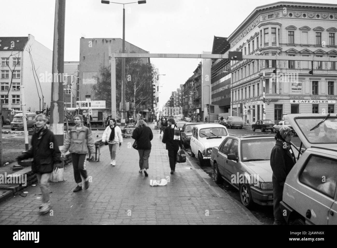 Checkpoint Charlie in 1991 Stock Photo - Alamy