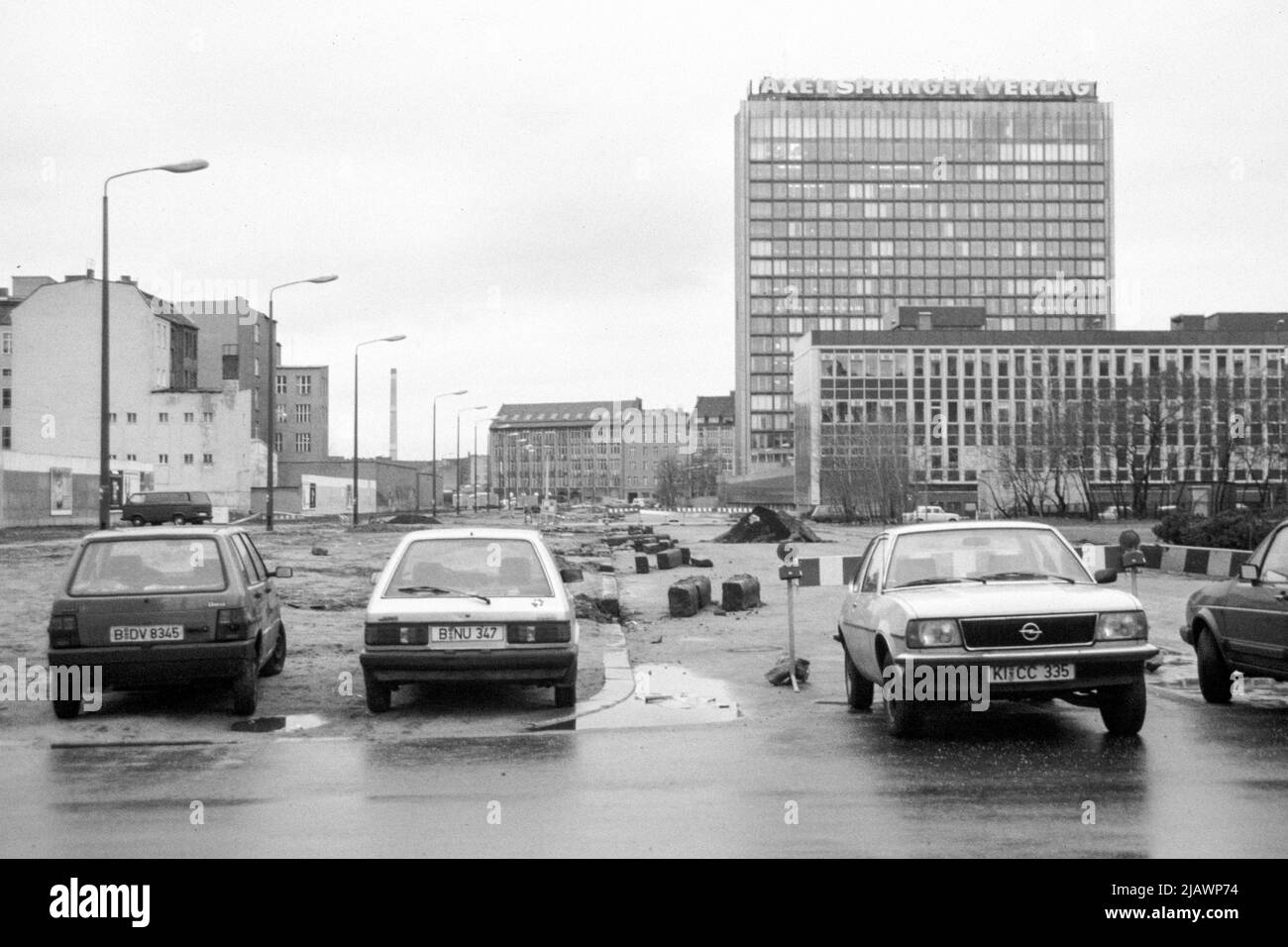 Checkpoint Charlie in 1991 Stock Photo - Alamy