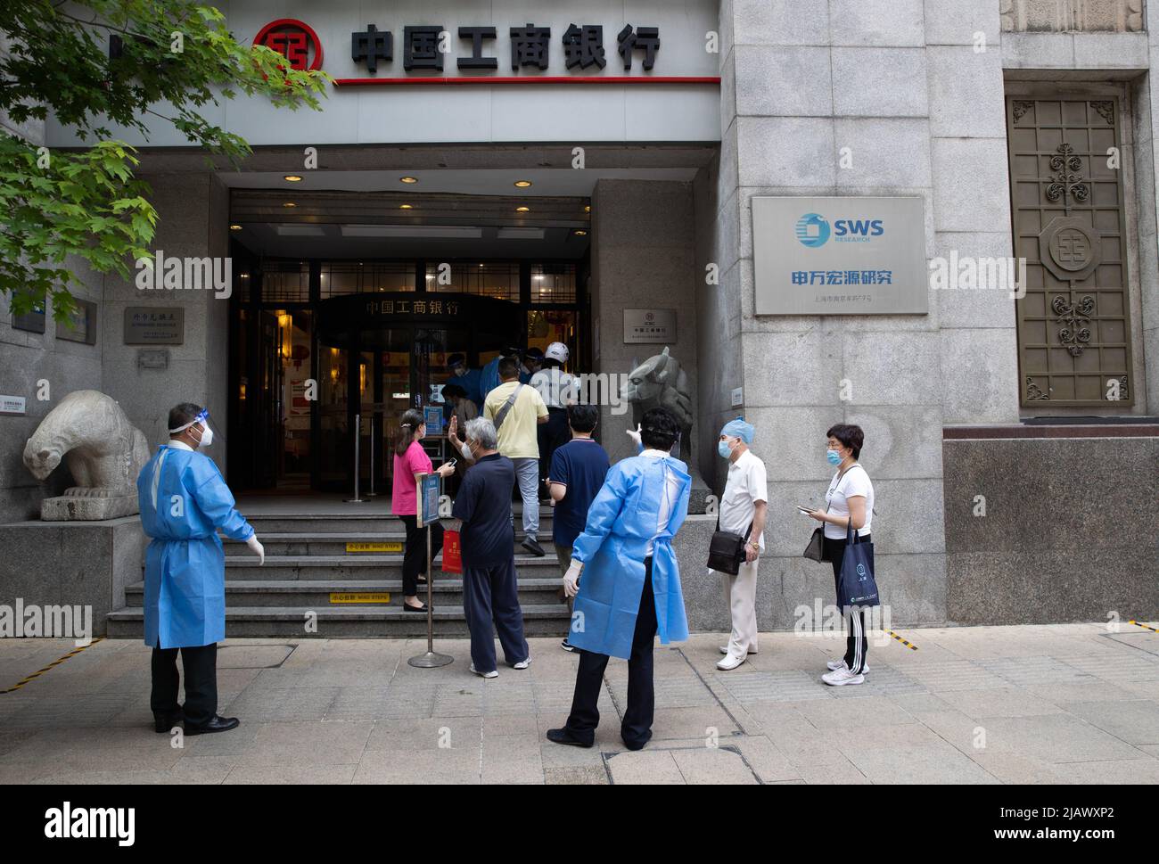 Shanghai bank citizens line hi-res stock photography and images - Alamy