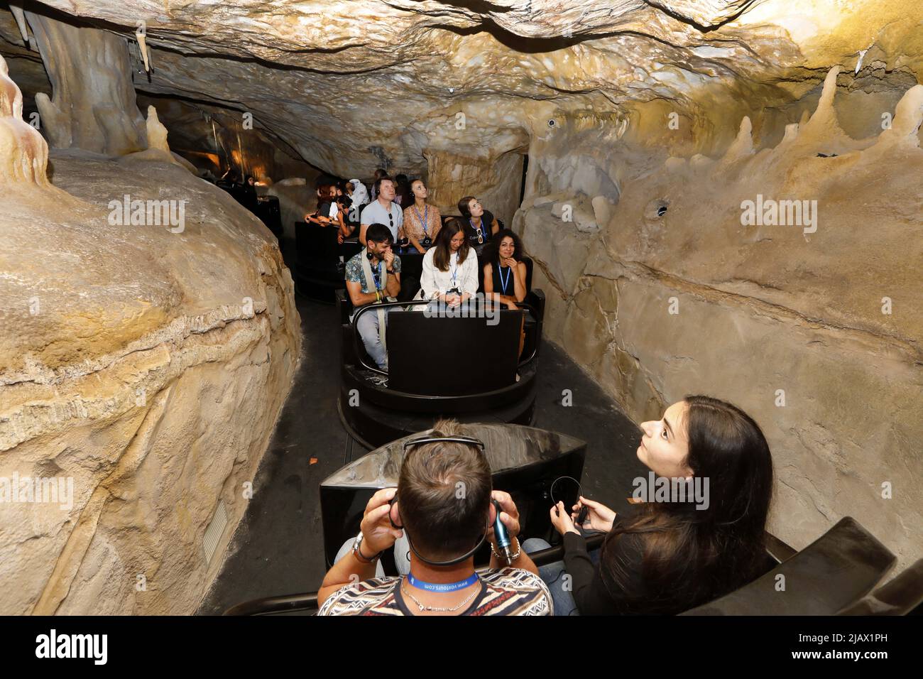 Test and first visit for 1000 people in Cosquer cave in Marseille ...