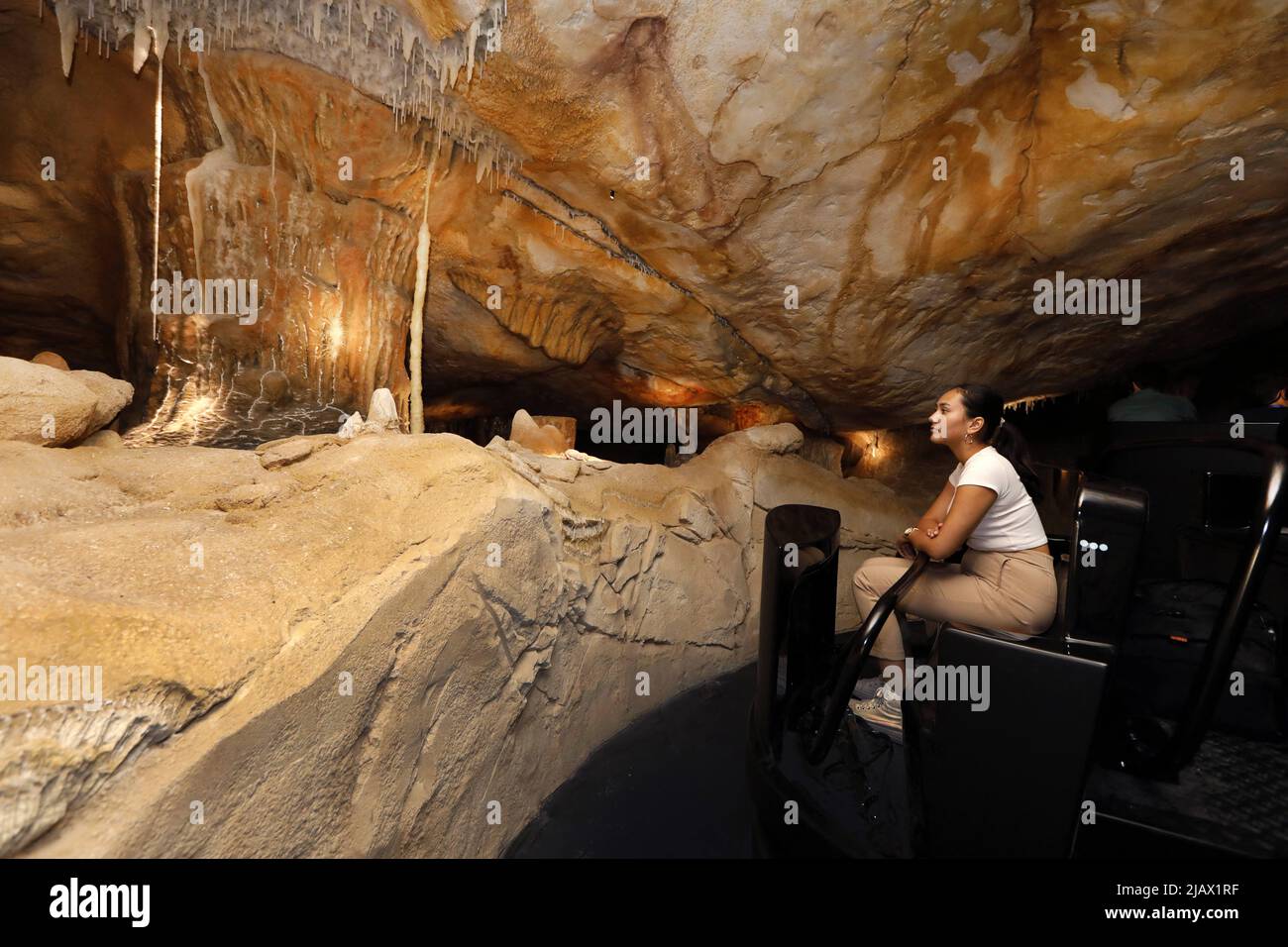 Test and first visit for 1000 people in Cosquer cave in Marseille ...