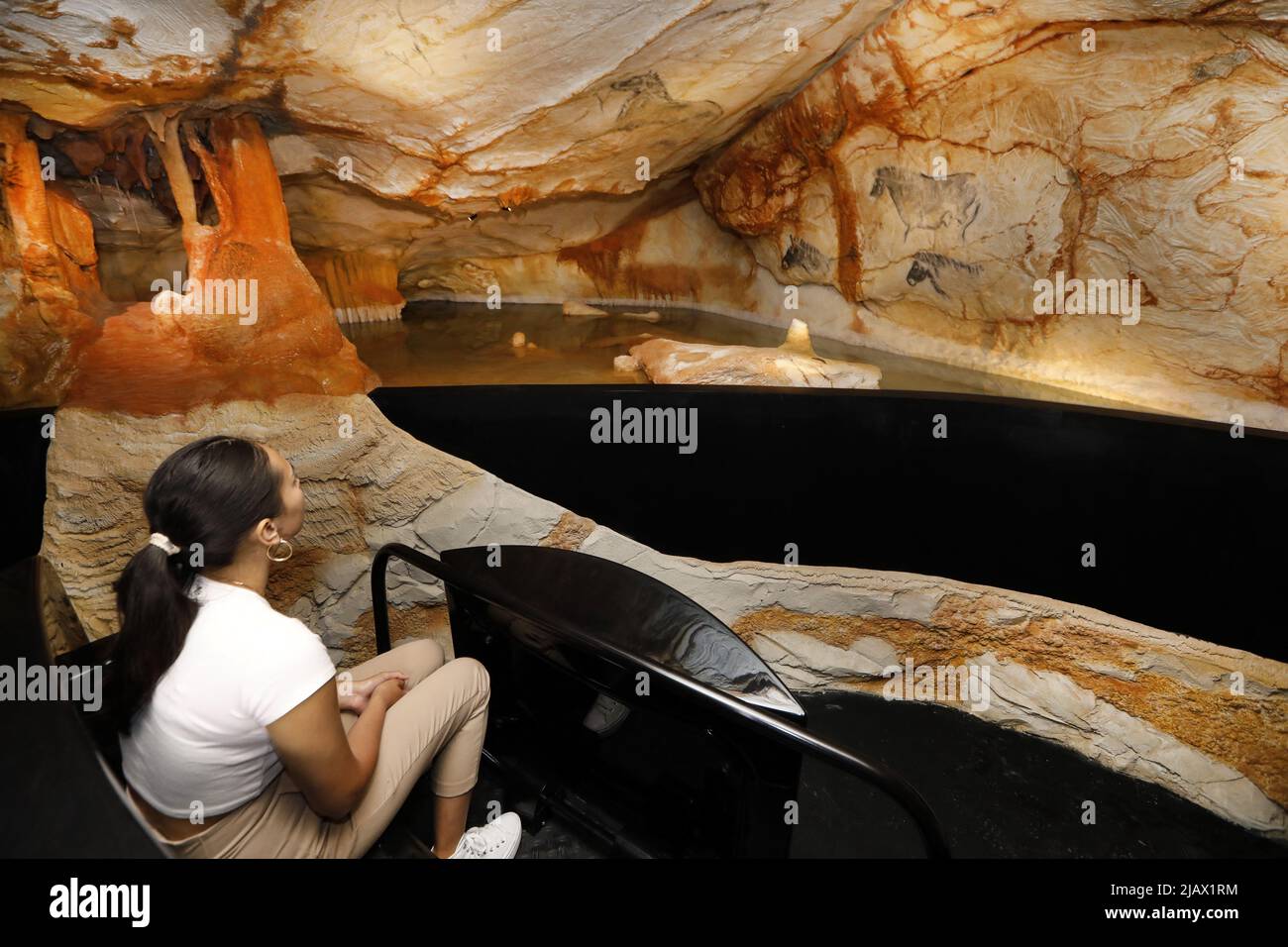 Test and first visit for 1000 people in Cosquer cave in Marseille ...