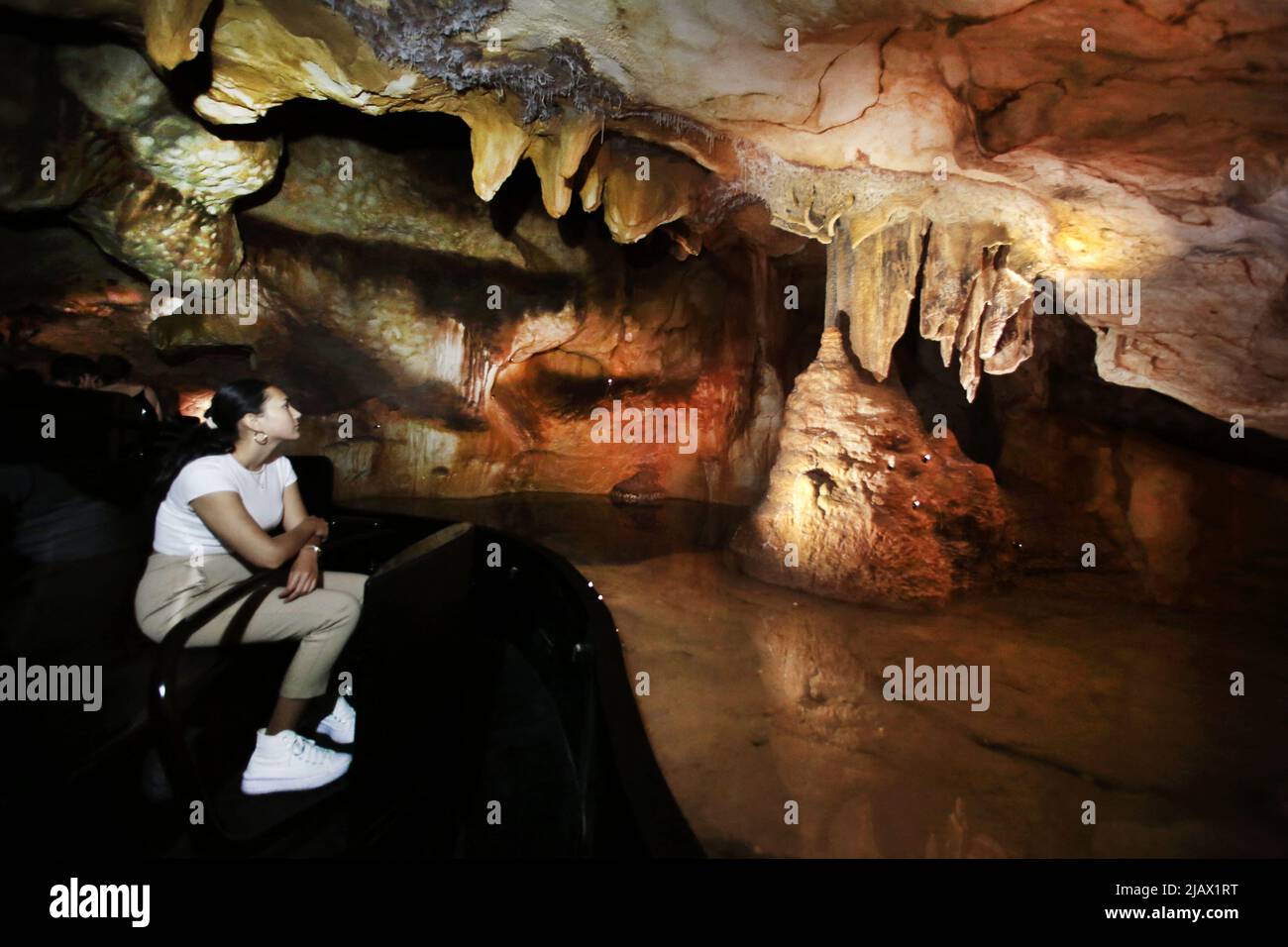 Test and first visit for 1000 people in Cosquer cave in Marseille ...