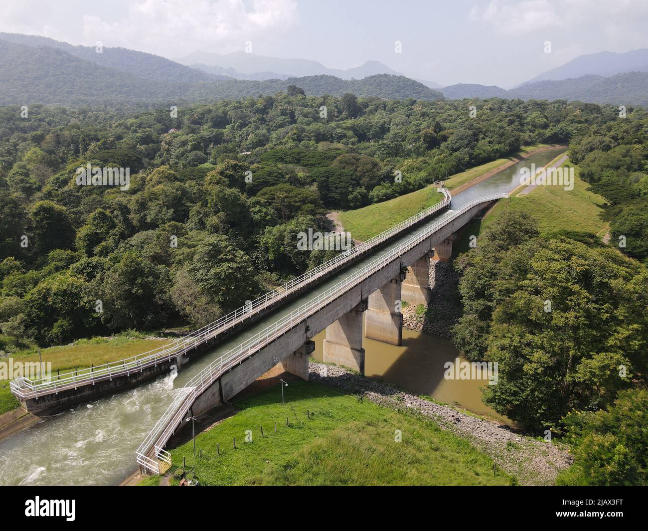 Concrete aqueduct hi-res stock photography and images - Alamy