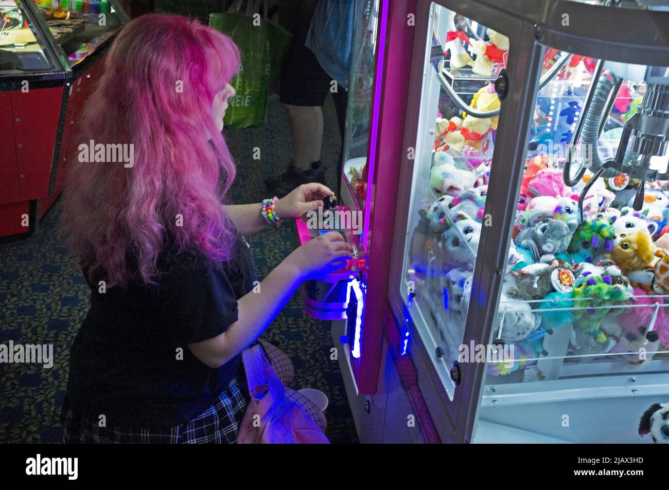 Girl arcade game hi-res stock photography and images - Alamy