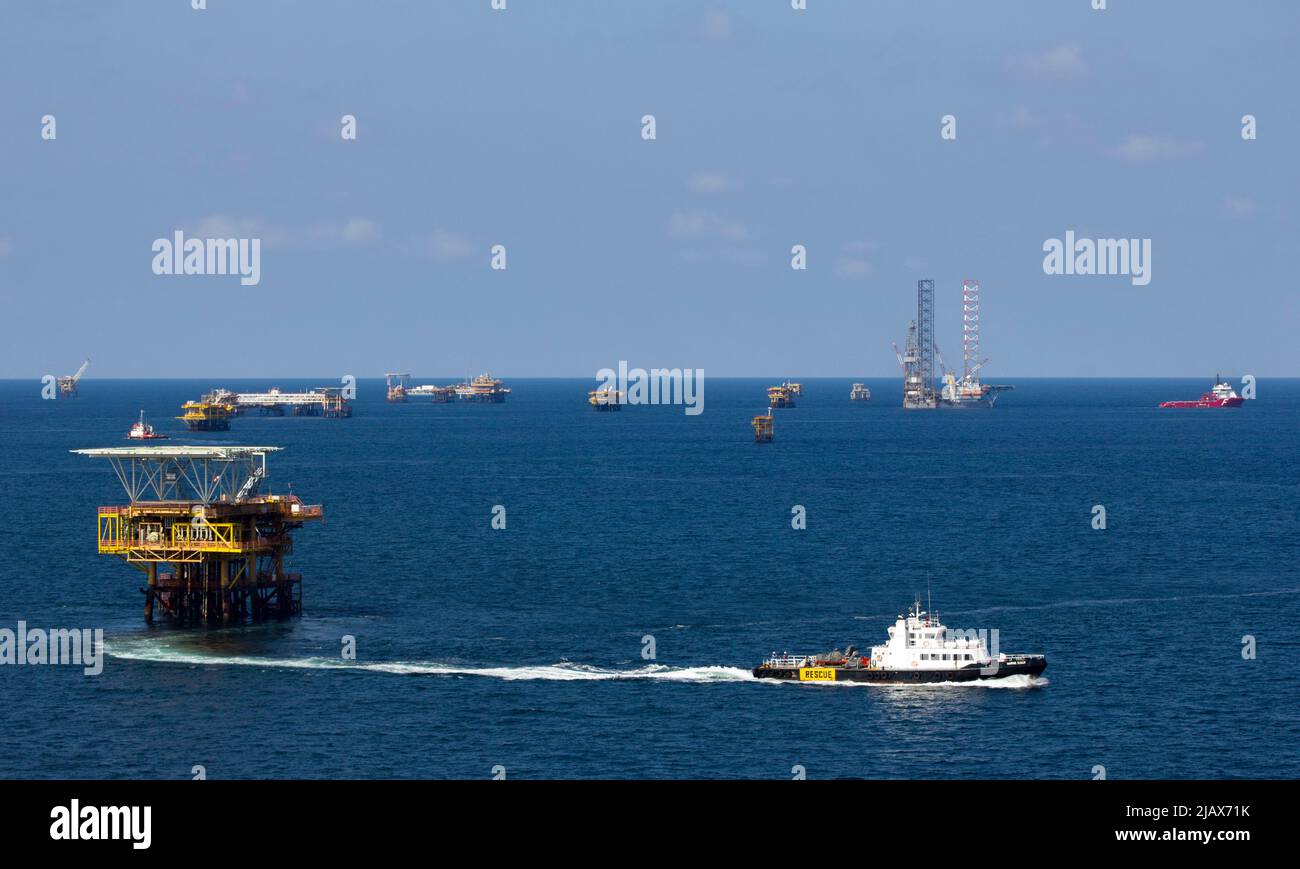 Oil rigs with supply boat boat for transporting people or materials to ...
