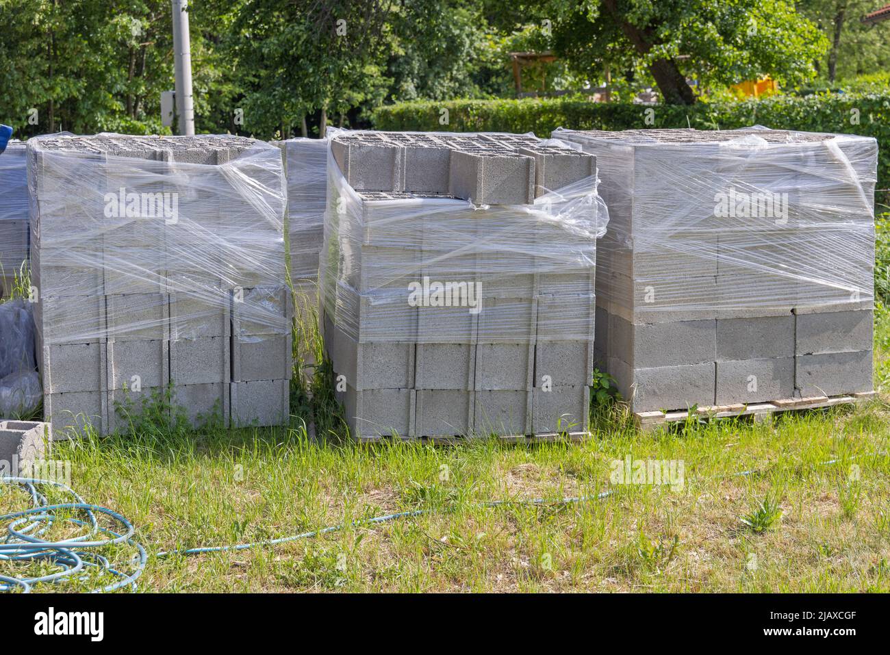 Pallets of New Standard Concrete Blocks at Construction Site Stock Photo - Alamy