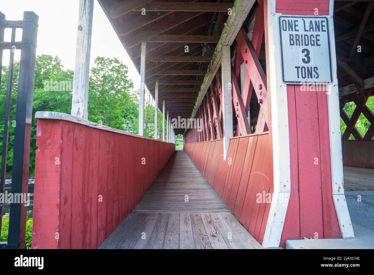 Covered Bridge in rural New Hampshire footpath Stock Photo - Alamy