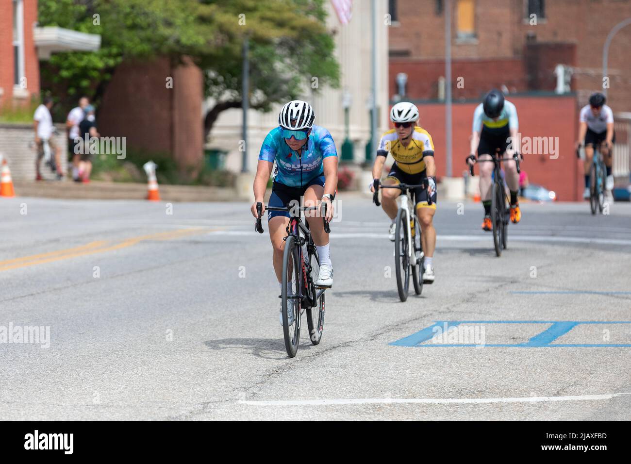 Women’s Category 1, 2, 3, and Pro bicycle race at the 2022 Snake Alley ...