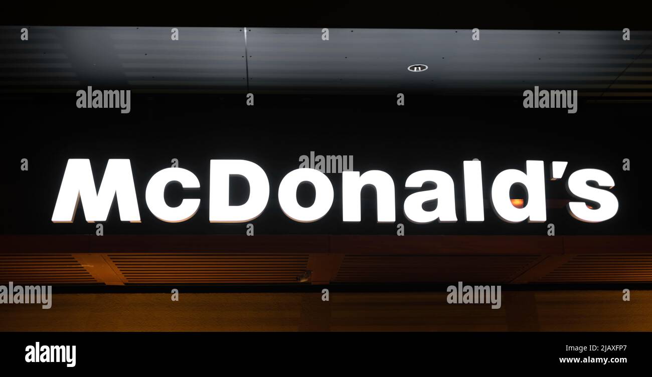 Signboard of McDonalds restaurant Stock Photo - Alamy